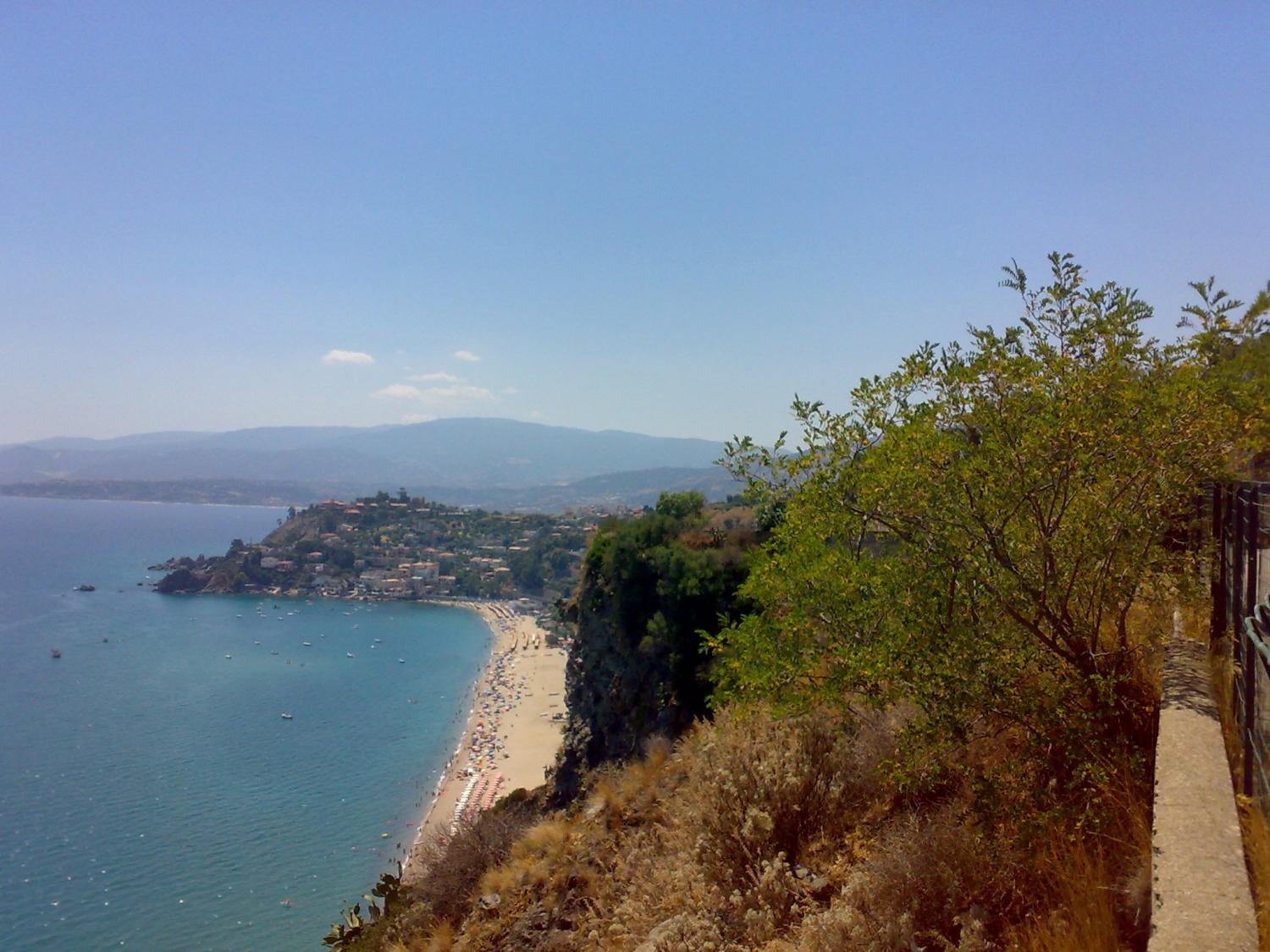 Visiter la Plage de Caminia: avis & conseils pratiques | Guide Avygeo